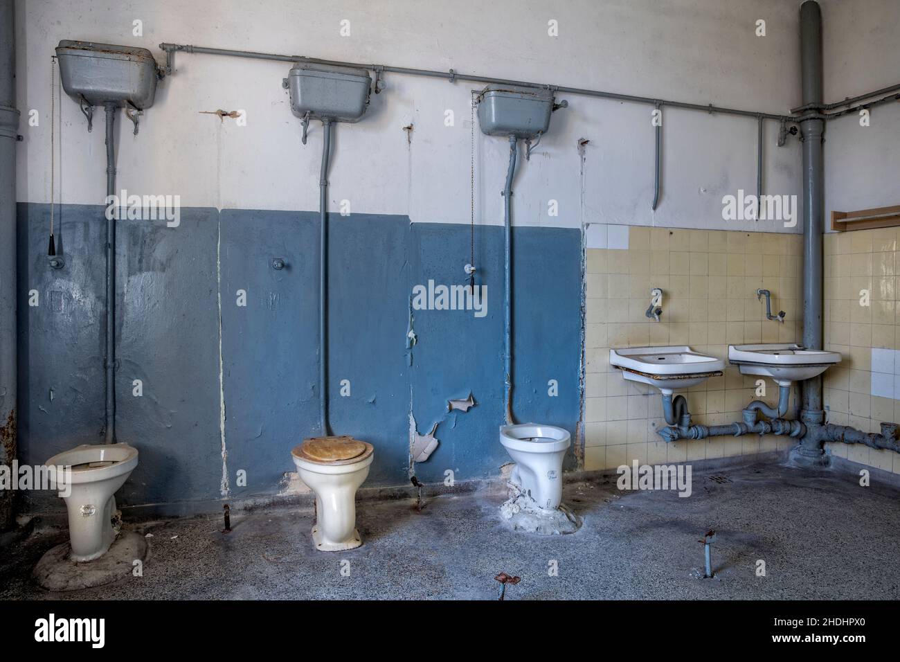 toilet, run down, sanitary facilities, sanitary facility, toilets ...