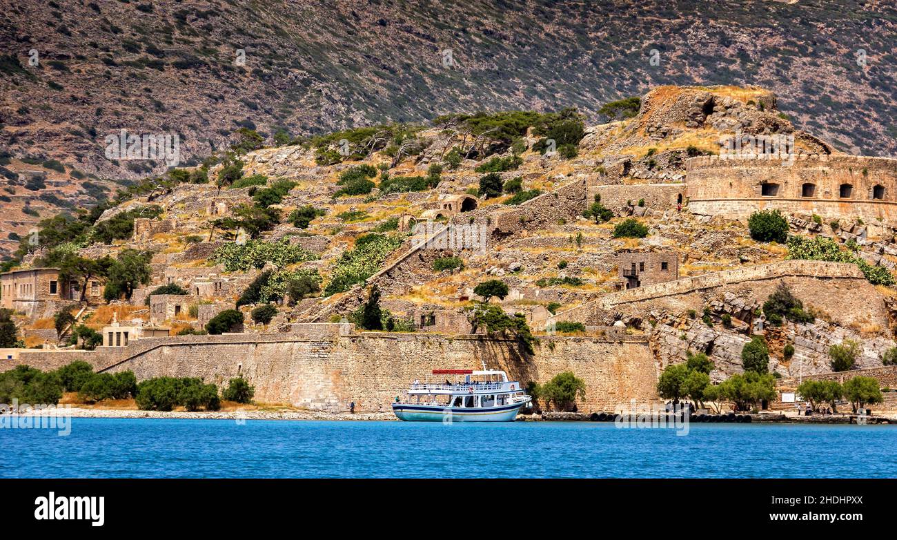 ferry, fort, crete, spinalonga, ferries, forts, cretes Stock Photo - Alamy