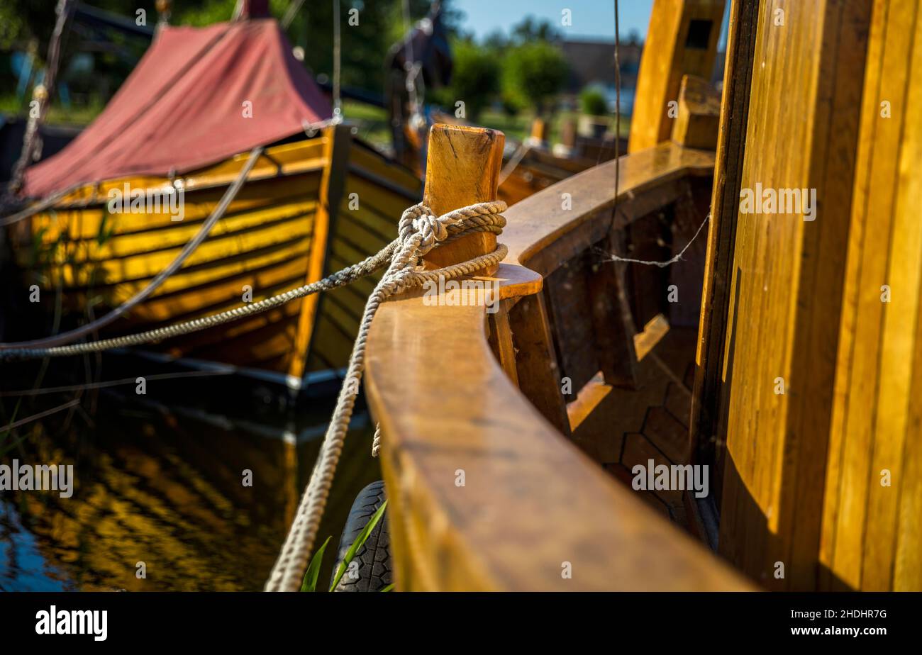 Rope tied sailboats hi-res stock photography and images - Alamy