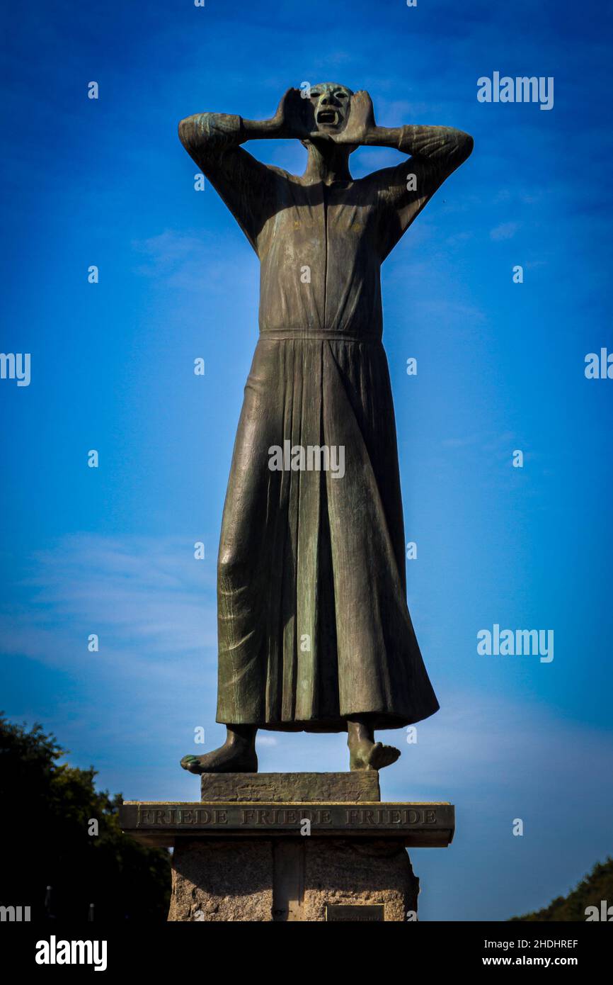 Statue petrarca hi-res stock photography and images - Alamy