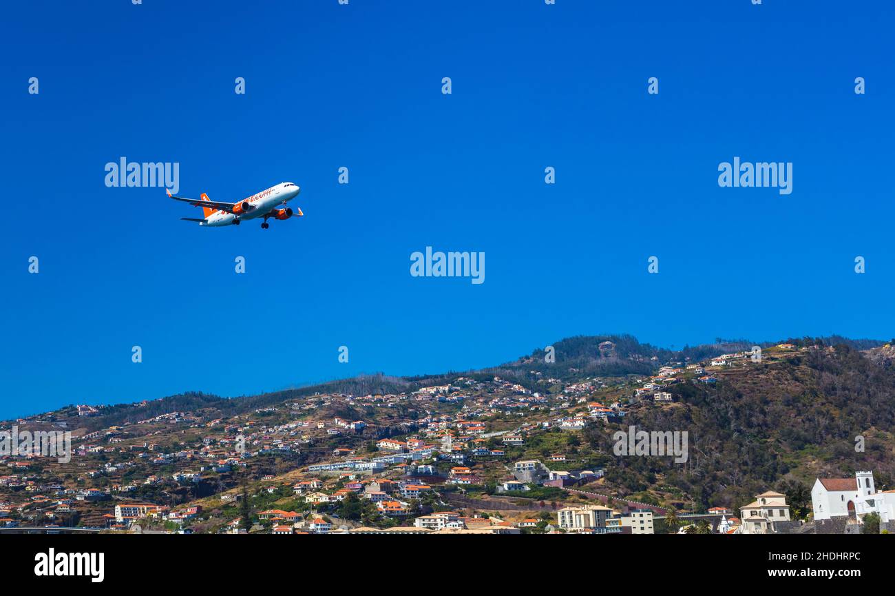 Easyjet colors hi-res stock photography and images - Alamy
