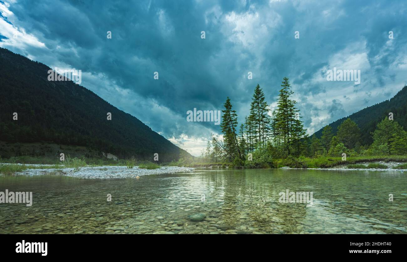 Riverbed nature hi-res stock photography and images - Alamy