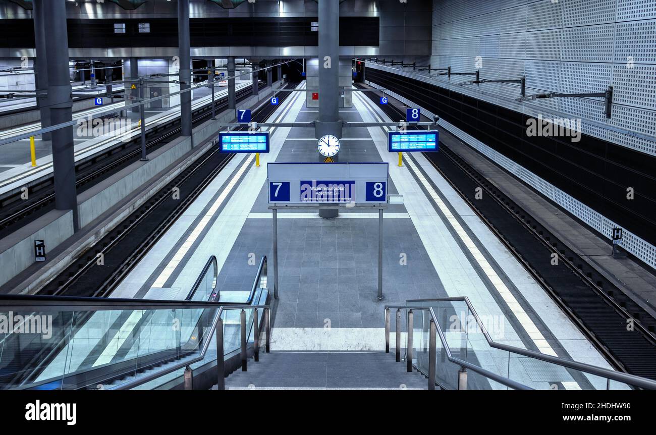 Berlin rail station hi-res stock photography and images - Alamy