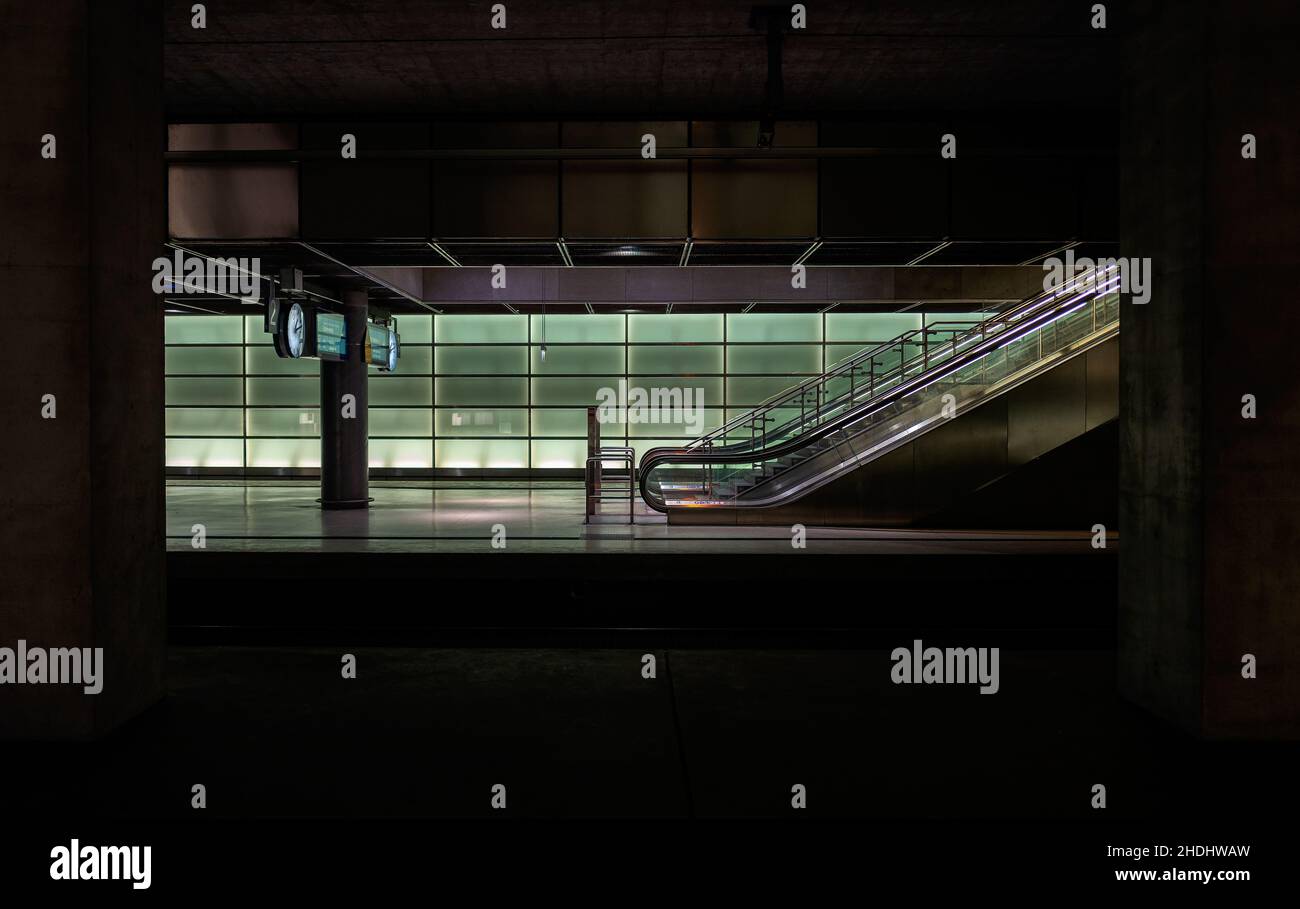platform, escalator, platforms, escalators Stock Photo - Alamy