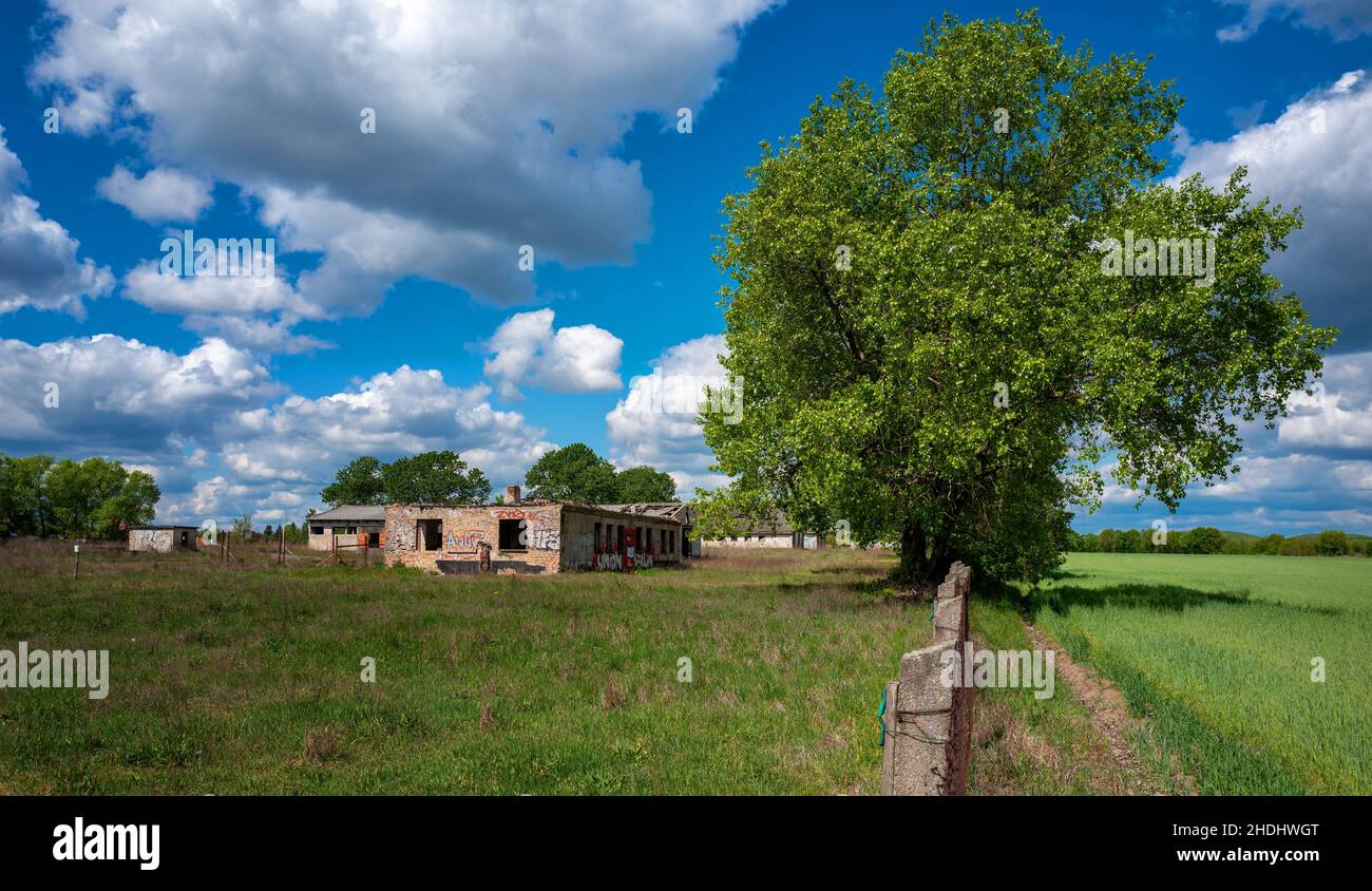 Dilapidated warehouse hi-res stock photography and images - Alamy
