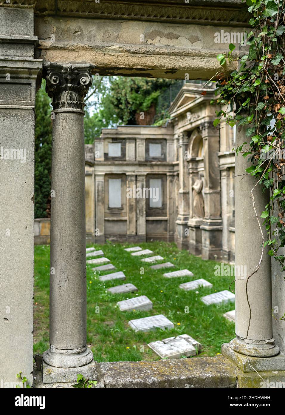 cemetery, columns, cemeteries, cleft, column Stock Photo - Alamy
