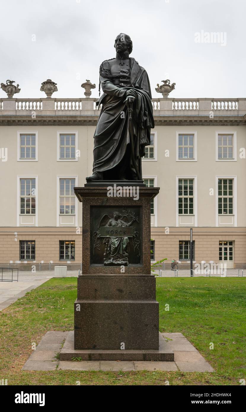 Object statue hi-res stock photography and images - Alamy