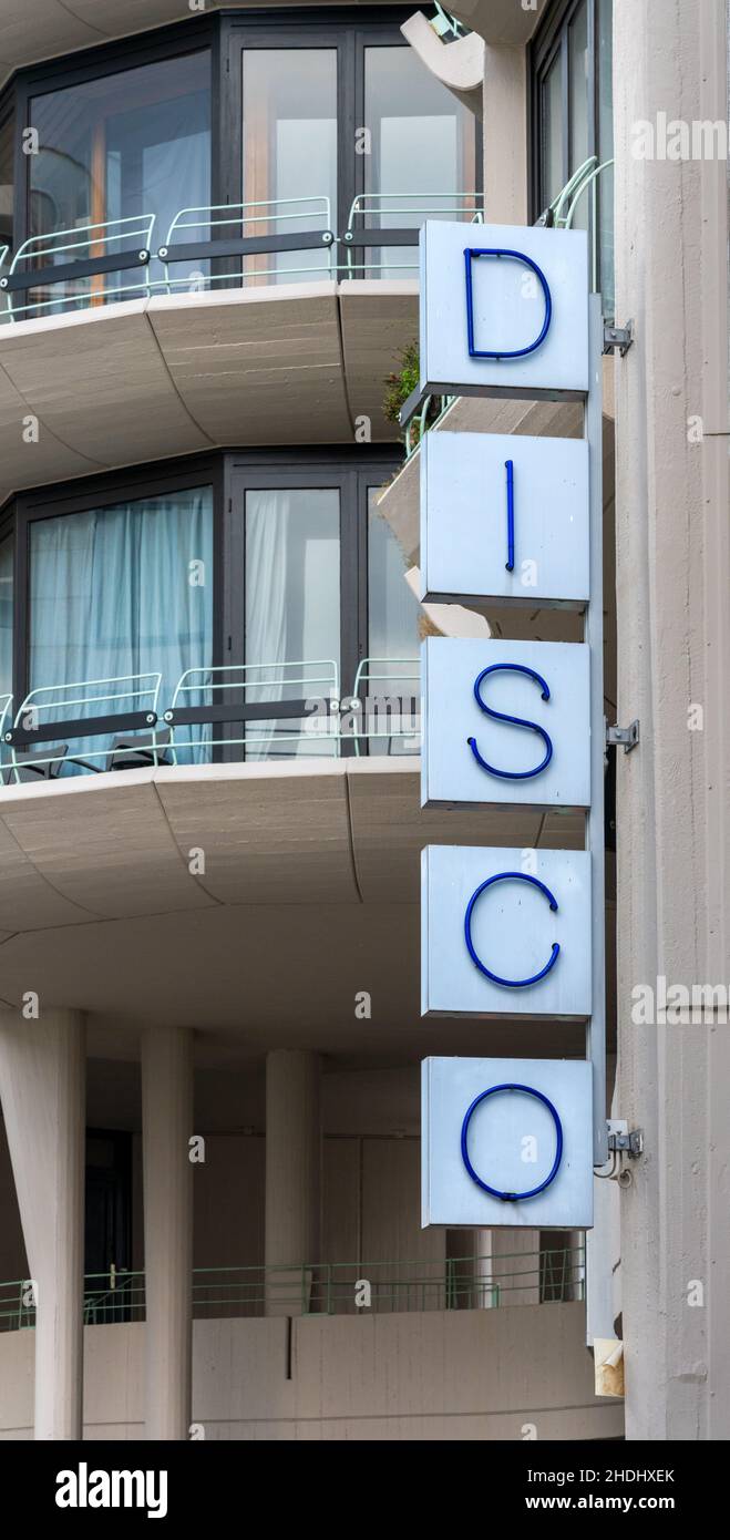Berlin dancing hi-res stock photography and images - Alamy