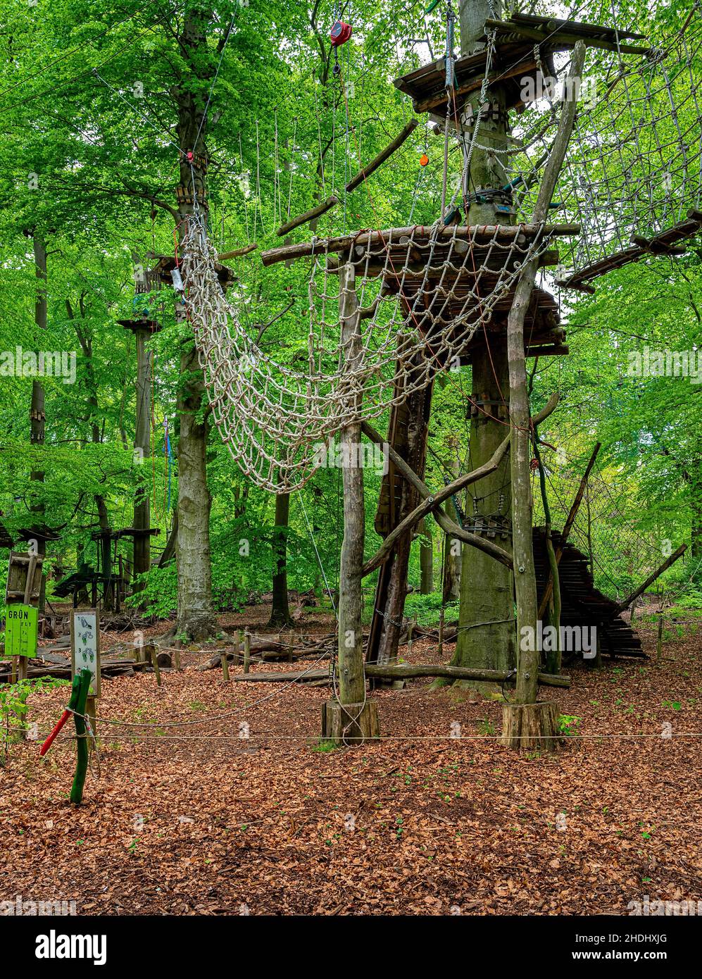 Ropes courses hi-res stock photography and images - Alamy