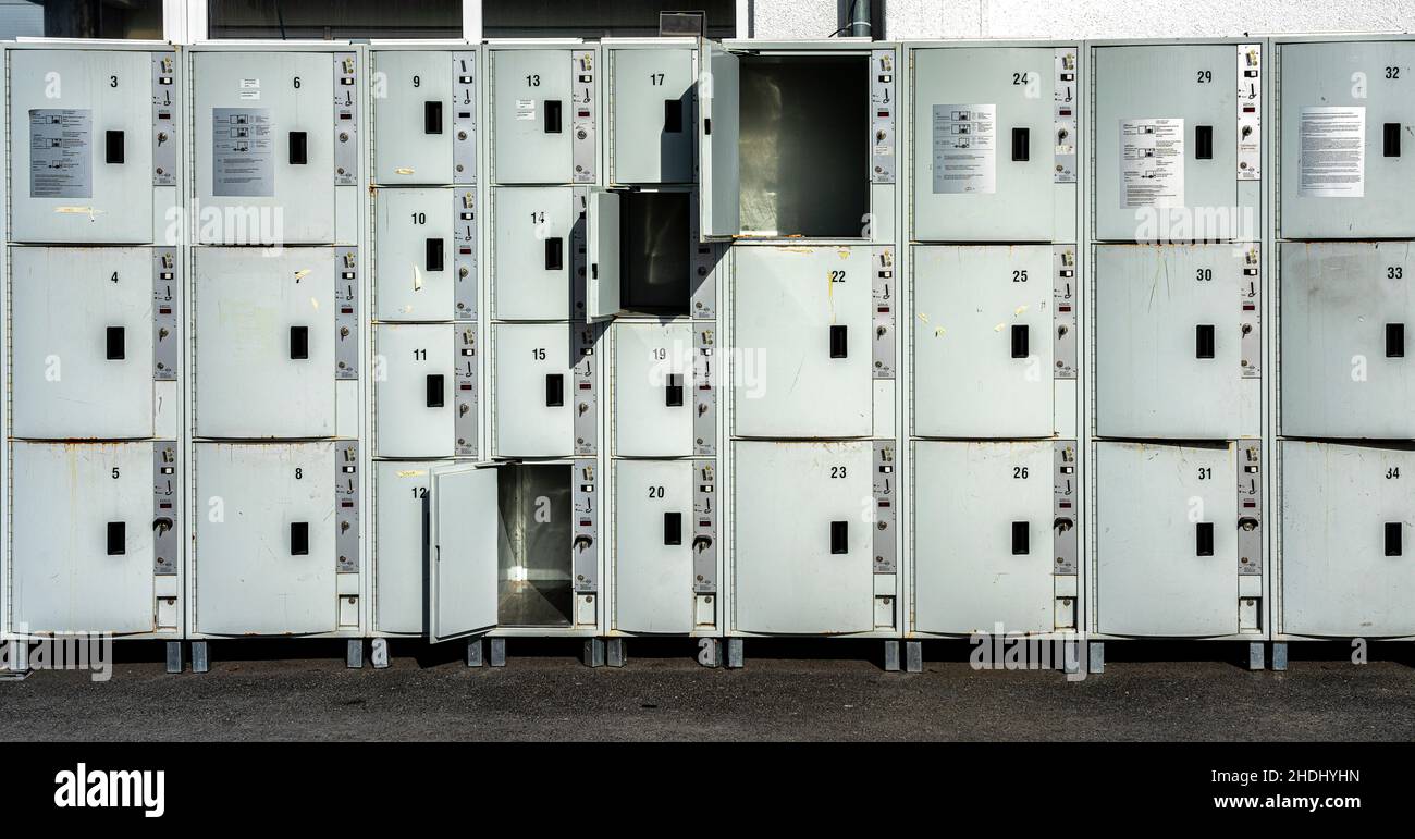Locking lockers hi-res stock photography and images - Alamy