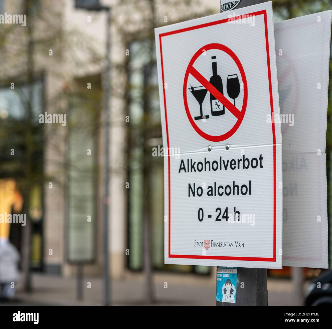 Alcohol prohibition signs hi-res stock photography and images - Alamy