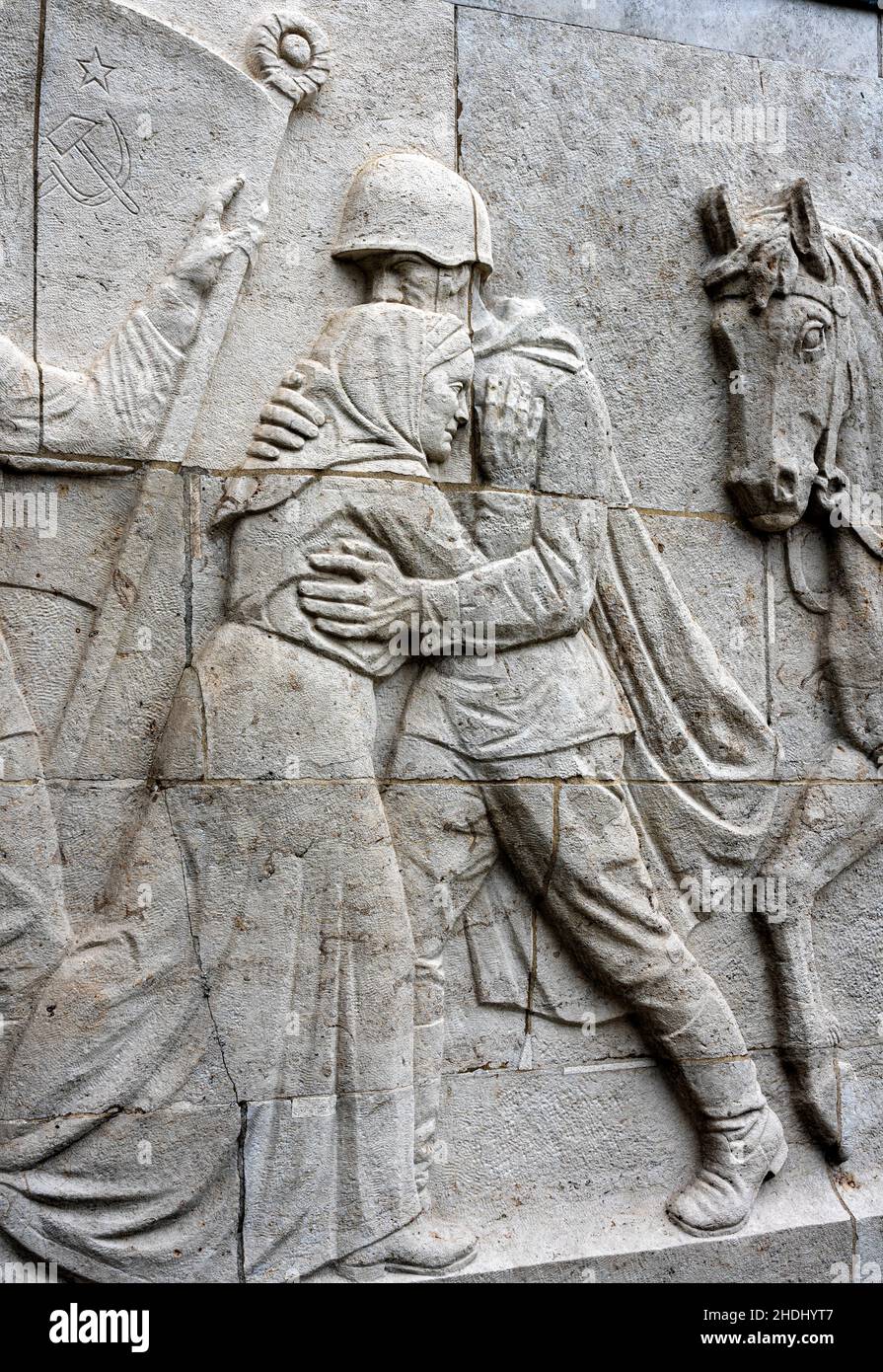 army soldier, hug, soviet war memorial, army soldiers, troops, hugging ...