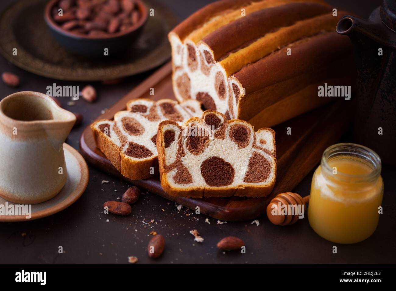 Leopard cake hi-res stock photography and images - Alamy