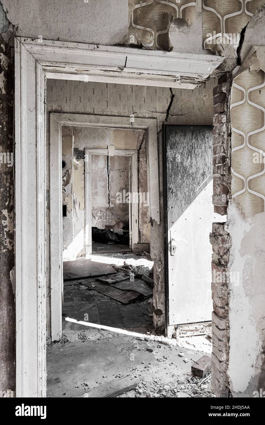 Dilapidated indoor houses hi-res stock photography and images - Alamy