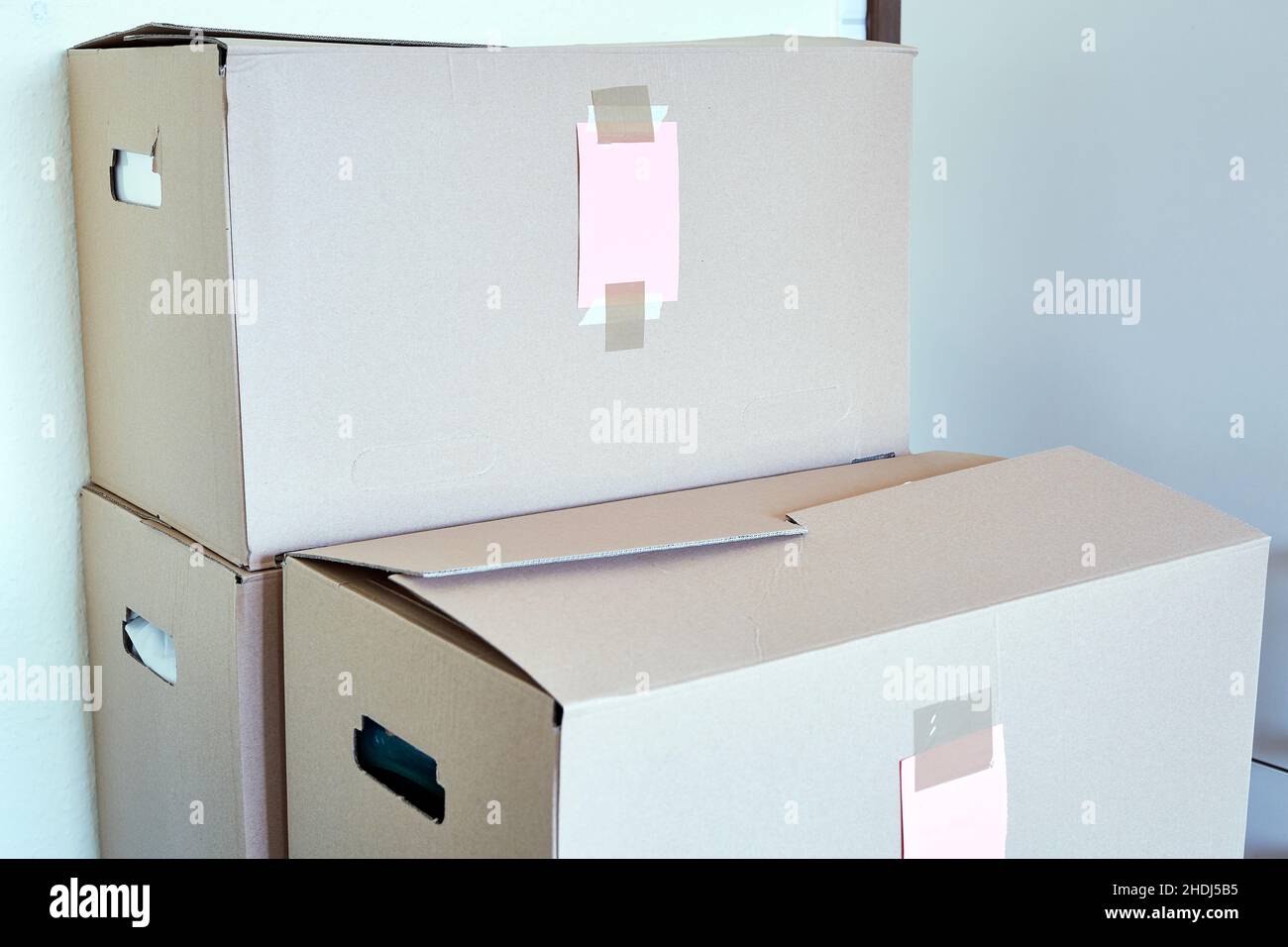 moving box, moving boxes, moving carton, packing case Stock Photo - Alamy