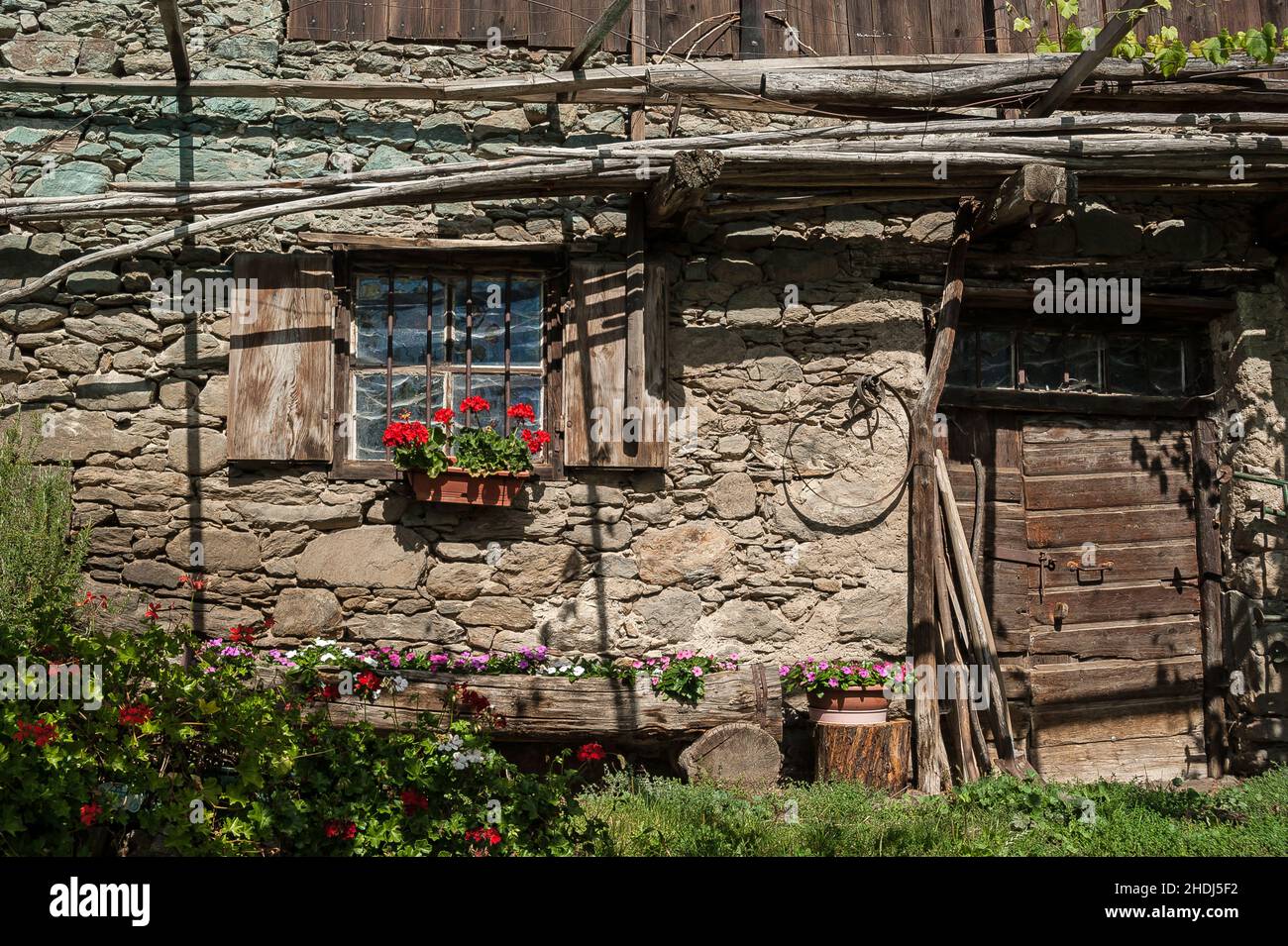 Rustic farm scene features hi-res stock photography and images - Alamy