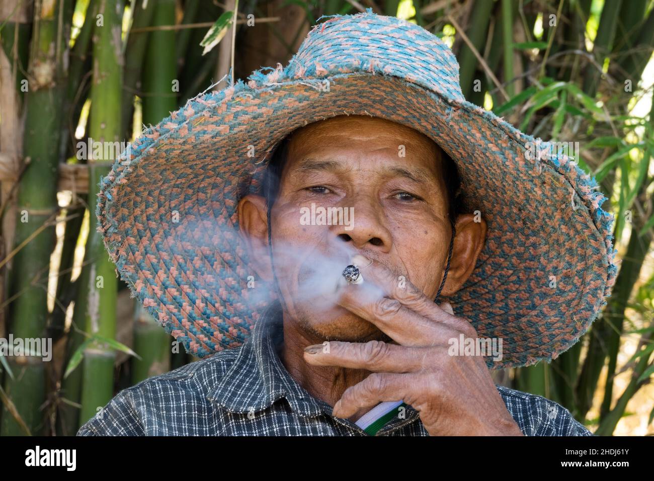 Old man and smoking joint hi-res stock photography and images - Alamy