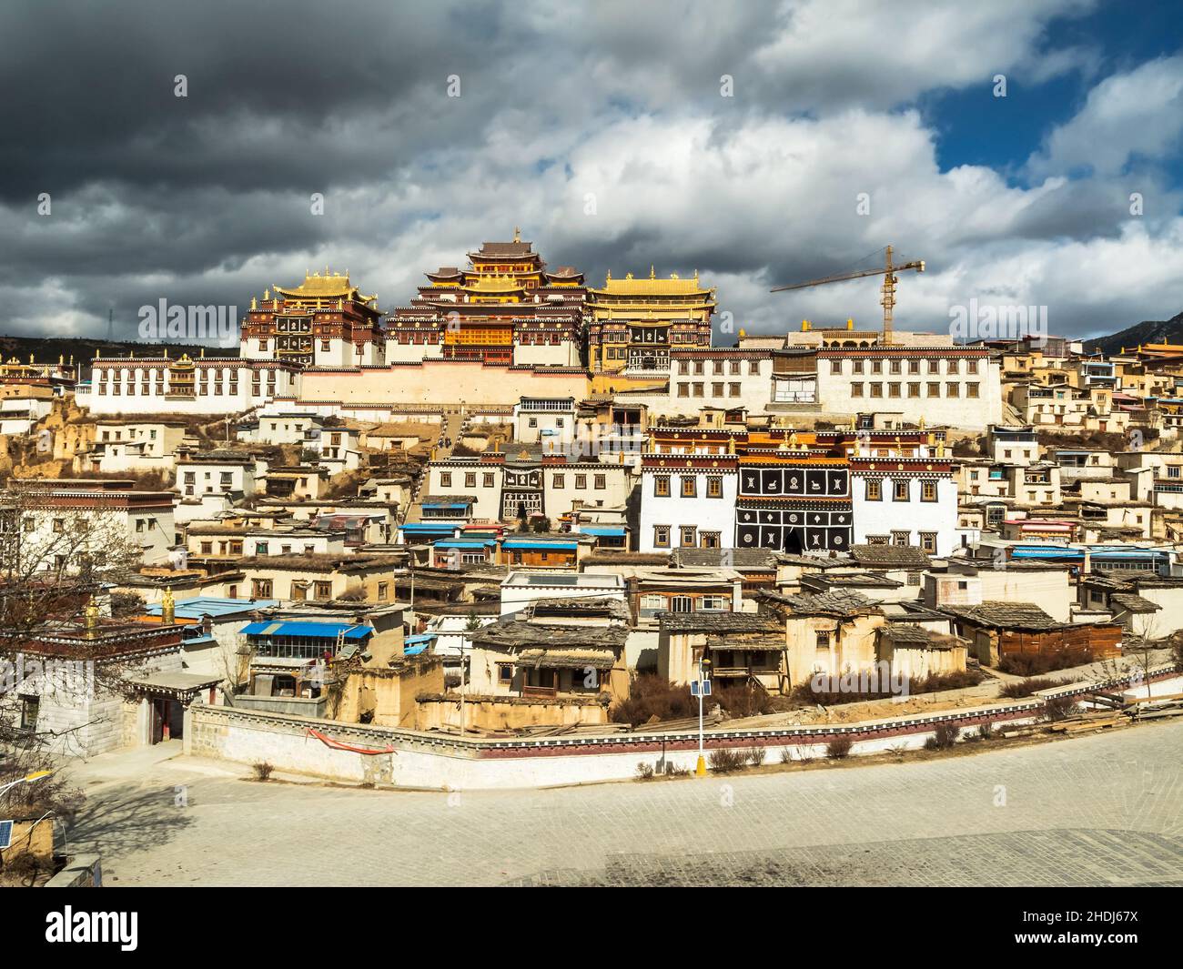 monastery, shangri la, monasteries Stock Photo - Alamy