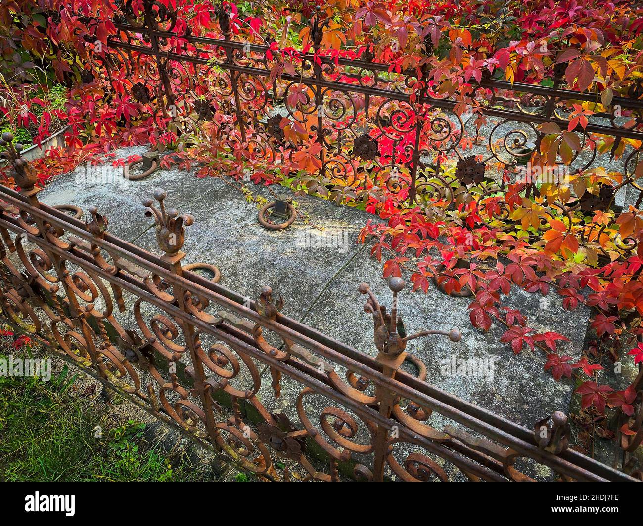 Grave graves tomb tombs hi-res stock photography and images - Alamy