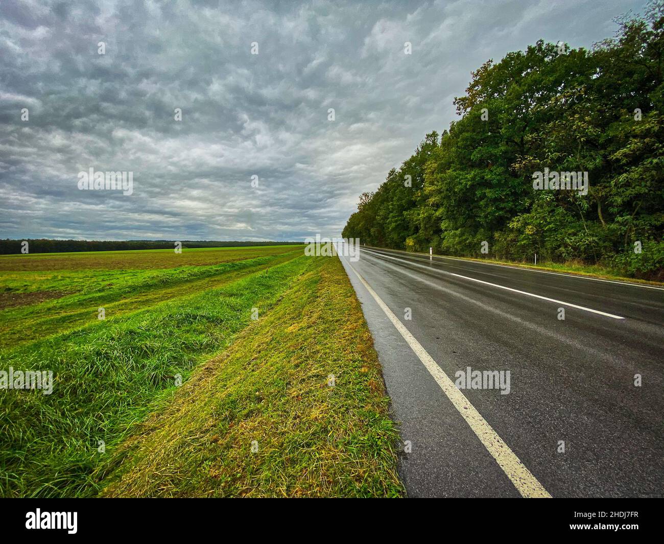 Street and road hi-res stock photography and images - Alamy