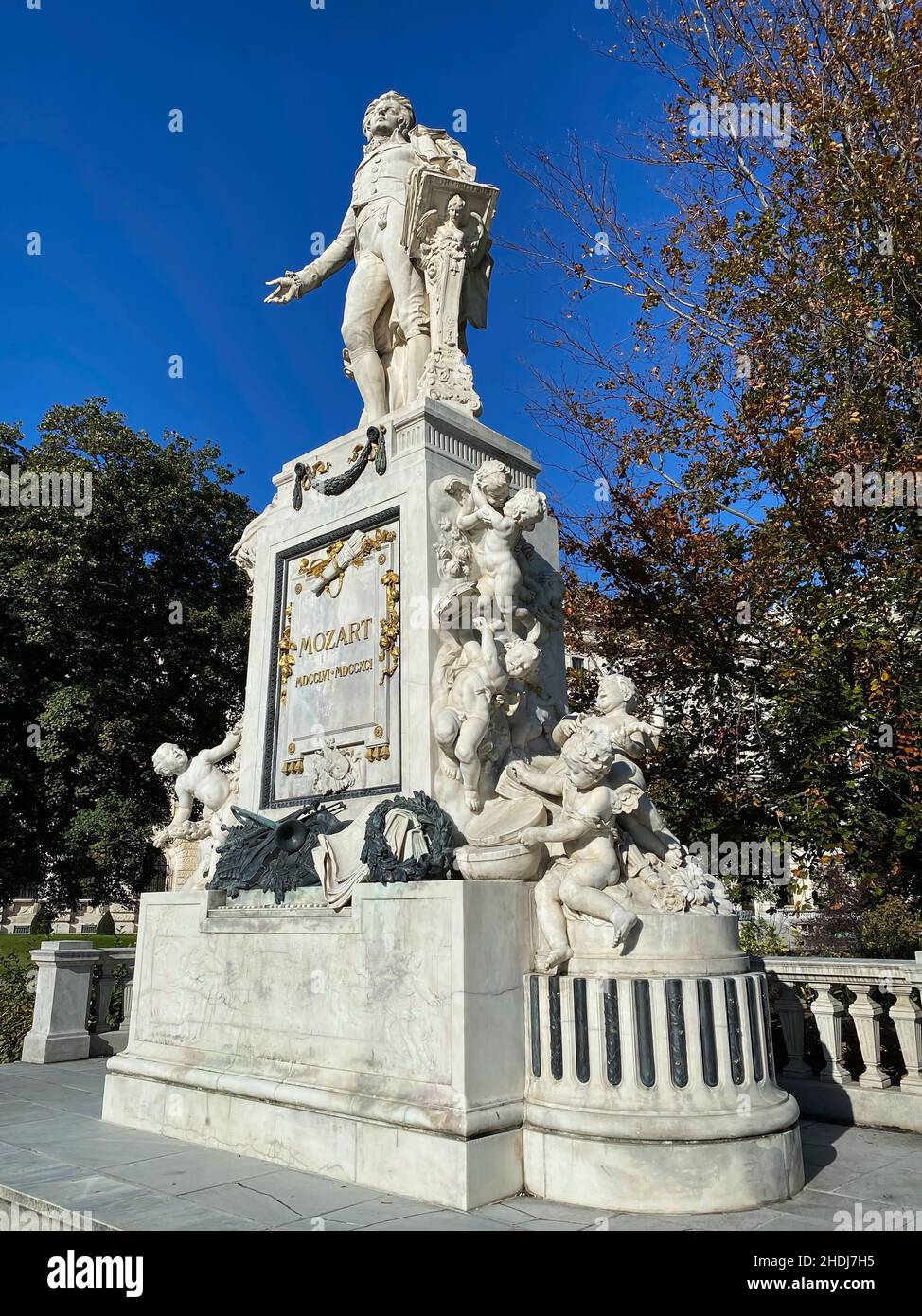 Austria vienna mozarts monument hi-res stock photography and images - Alamy