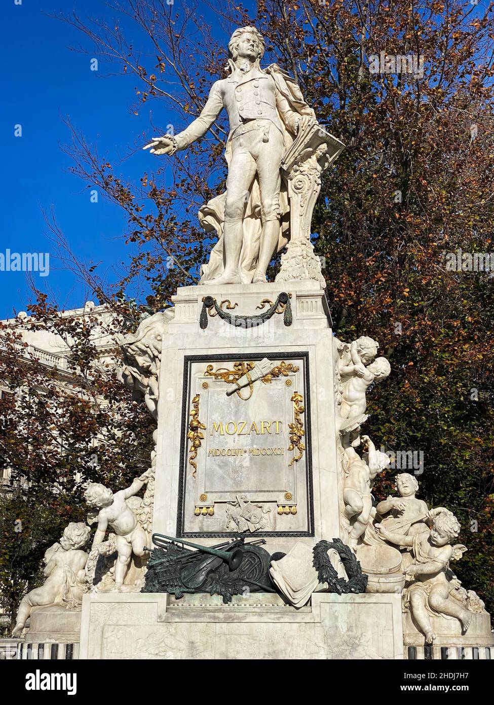 Austria vienna mozarts monument hi-res stock photography and images - Alamy