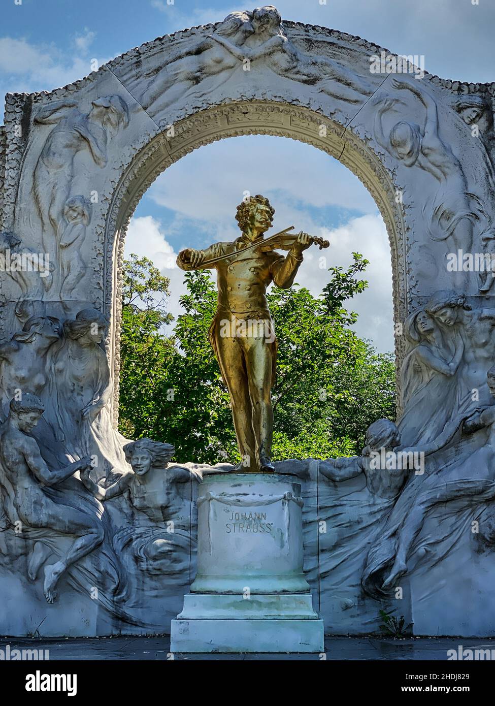 johann strauss monument Stock Photo - Alamy