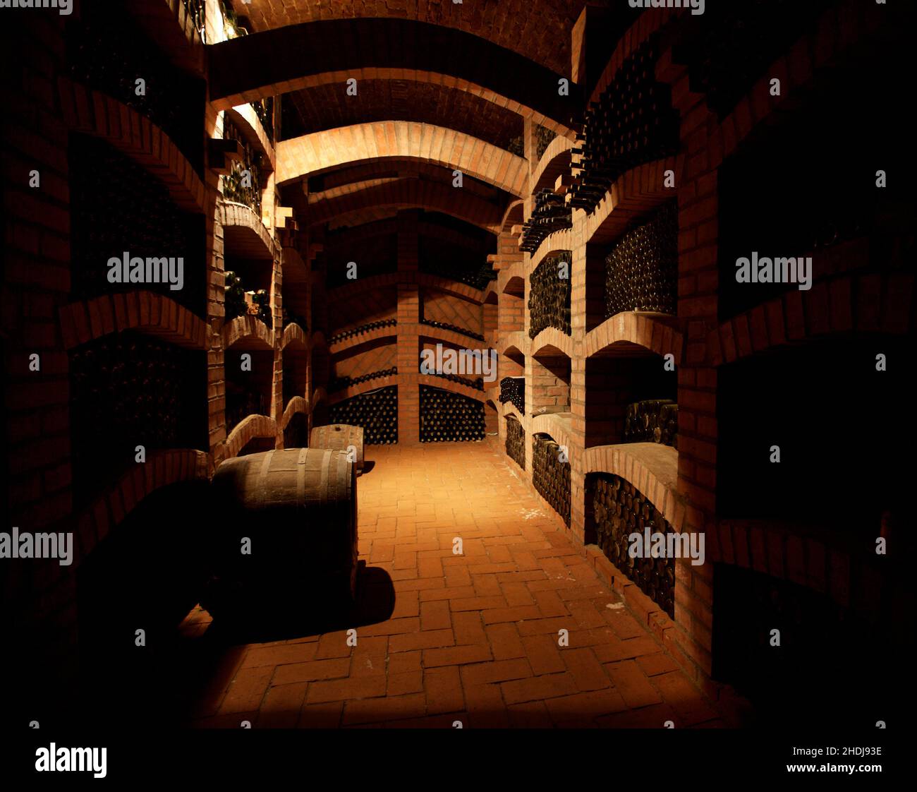 Barrel vaulted wine cellar hi-res stock photography and images - Alamy
