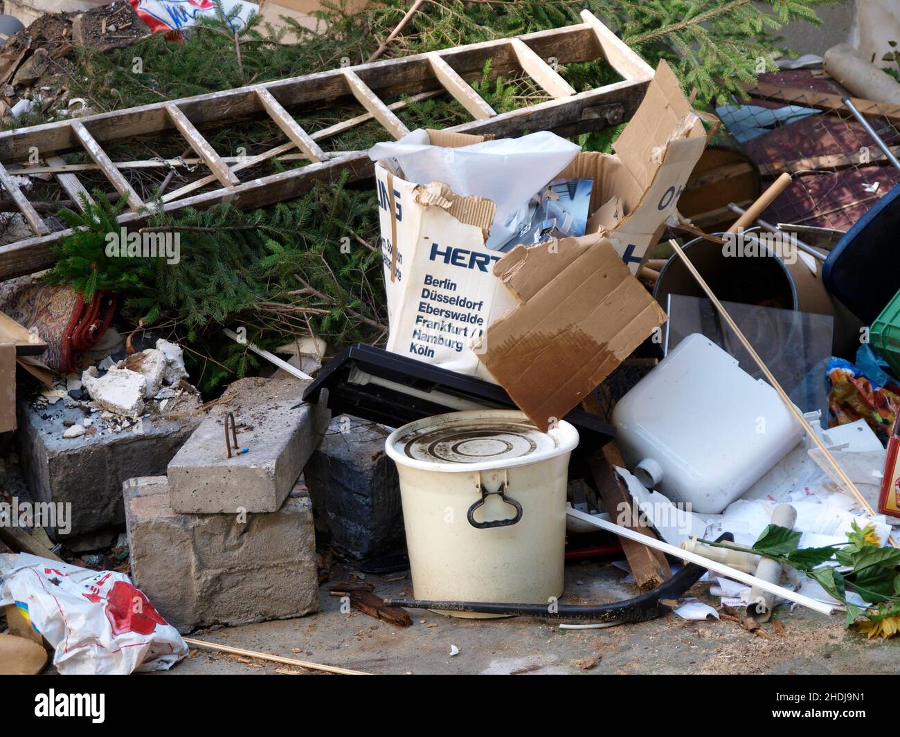 garbage, junk, clearing out, garbages, junks Stock Photo - Alamy