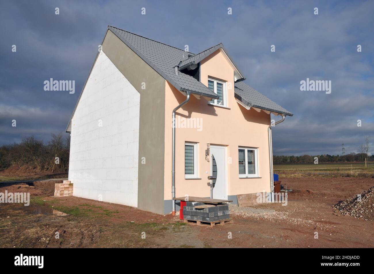 Construction of a detached house hi-res stock photography and images ...