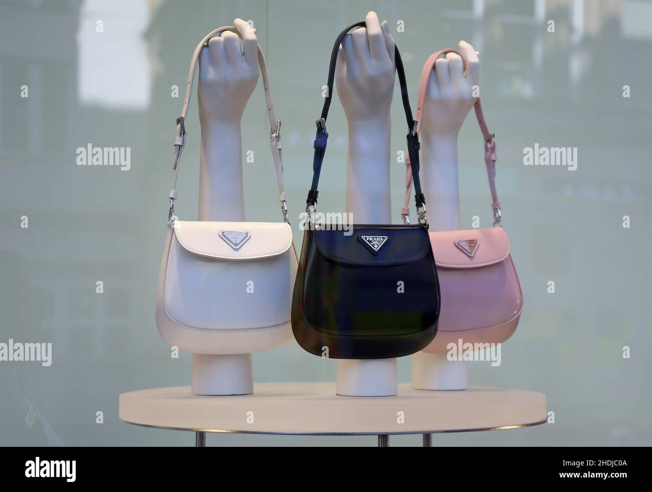 Window display handbags hi-res stock photography and images - Alamy