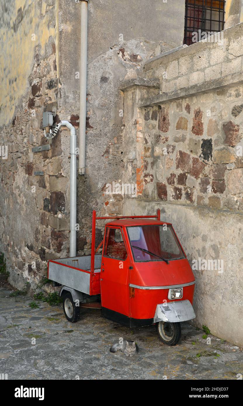 Delivery tricycle hi-res stock photography and images - Alamy