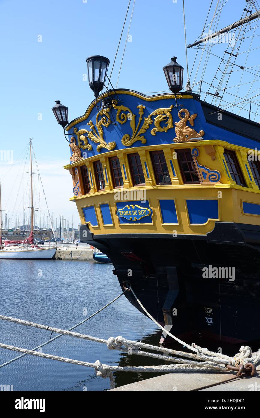 Stern of sailing ships hi-res stock photography and images - Alamy