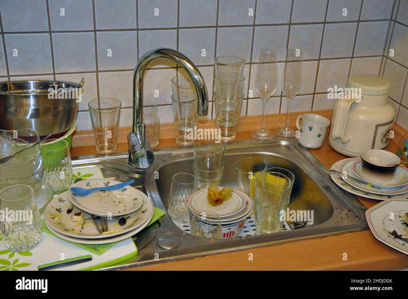 dishware, washing dishes, crockery, dishwares, wash, washing Stock ...