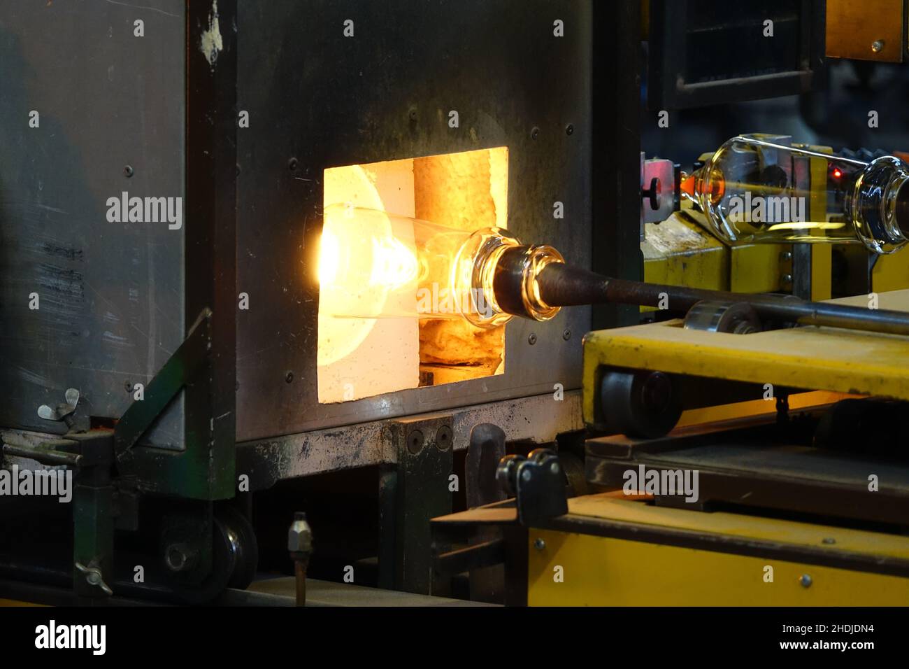 Glas manufacturing hi-res stock photography and images - Alamy