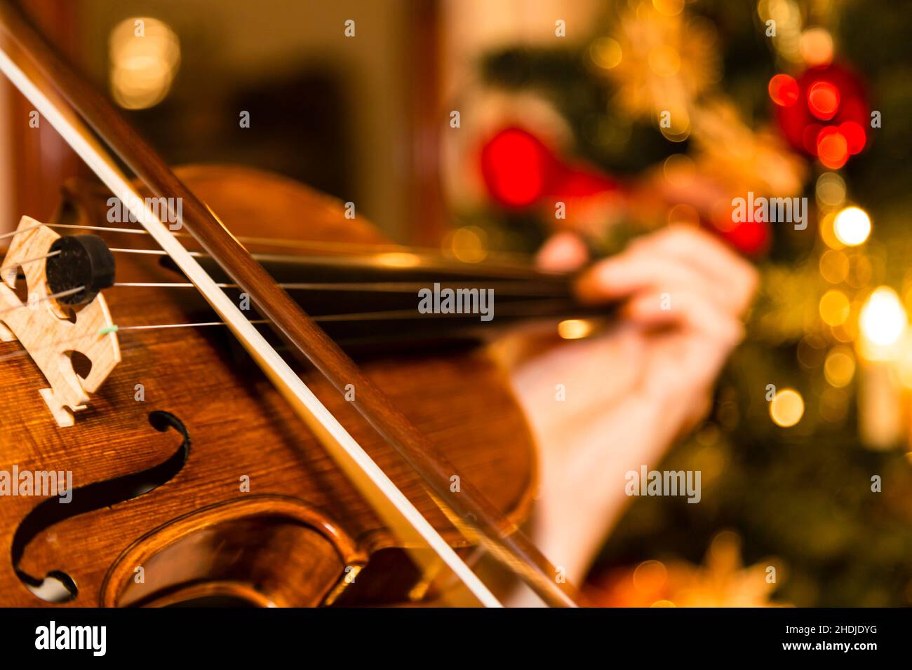 Violin violins christmas hi-res stock photography and images - Alamy