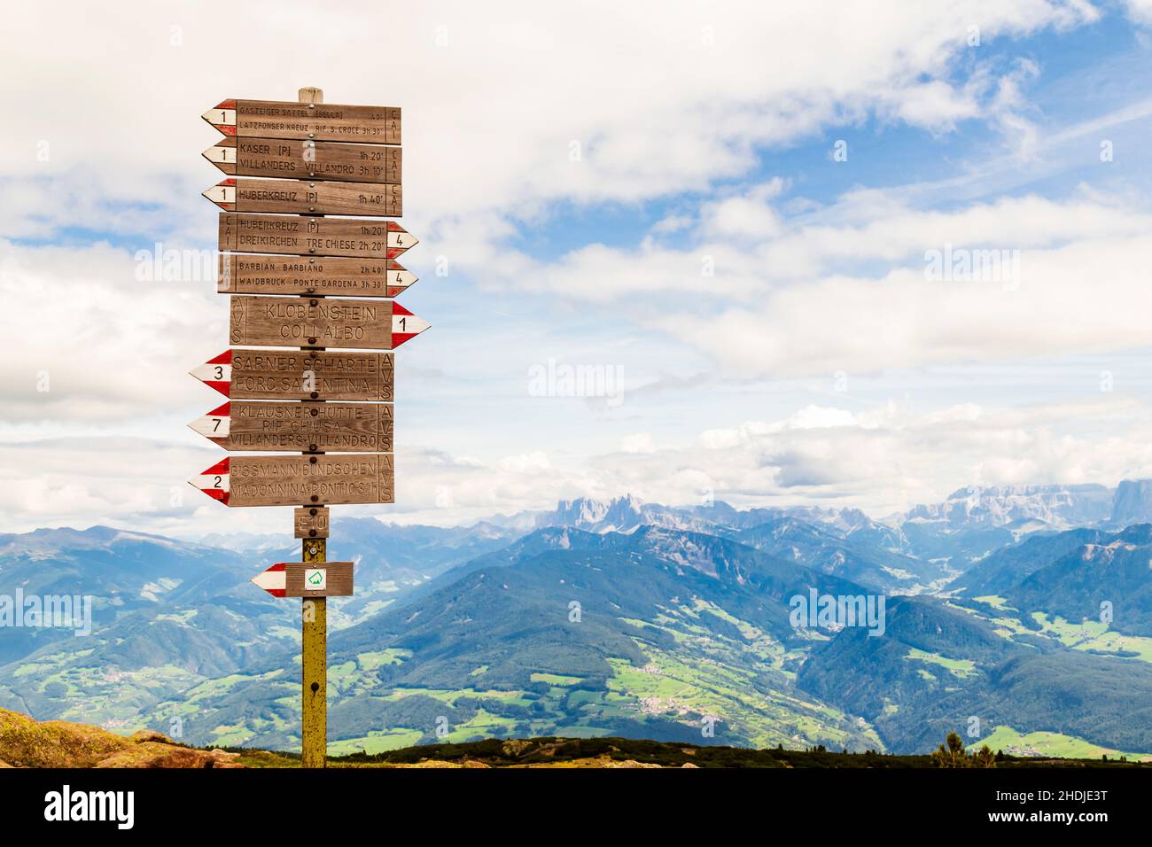 footpath sign, sarntal alps, footpath signs Stock Photo - Alamy