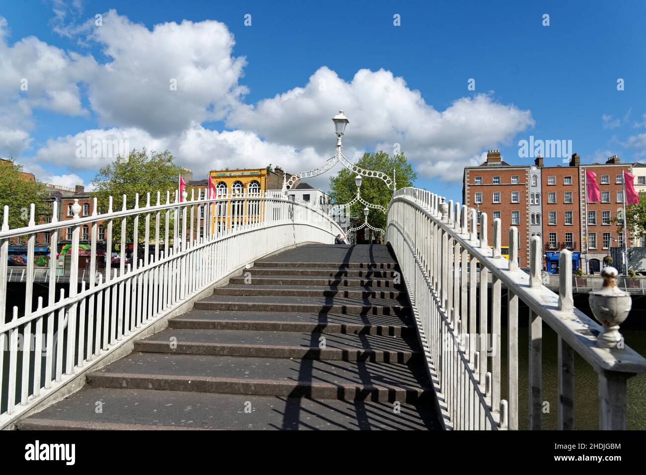 half penny bridge, half penny bridges Stock Photo - Alamy