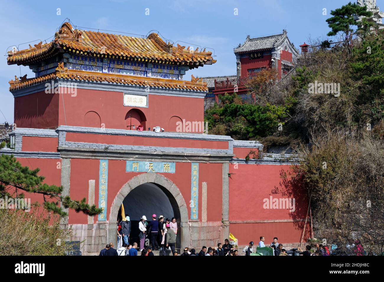 tai shan, red gate Stock Photo - Alamy
