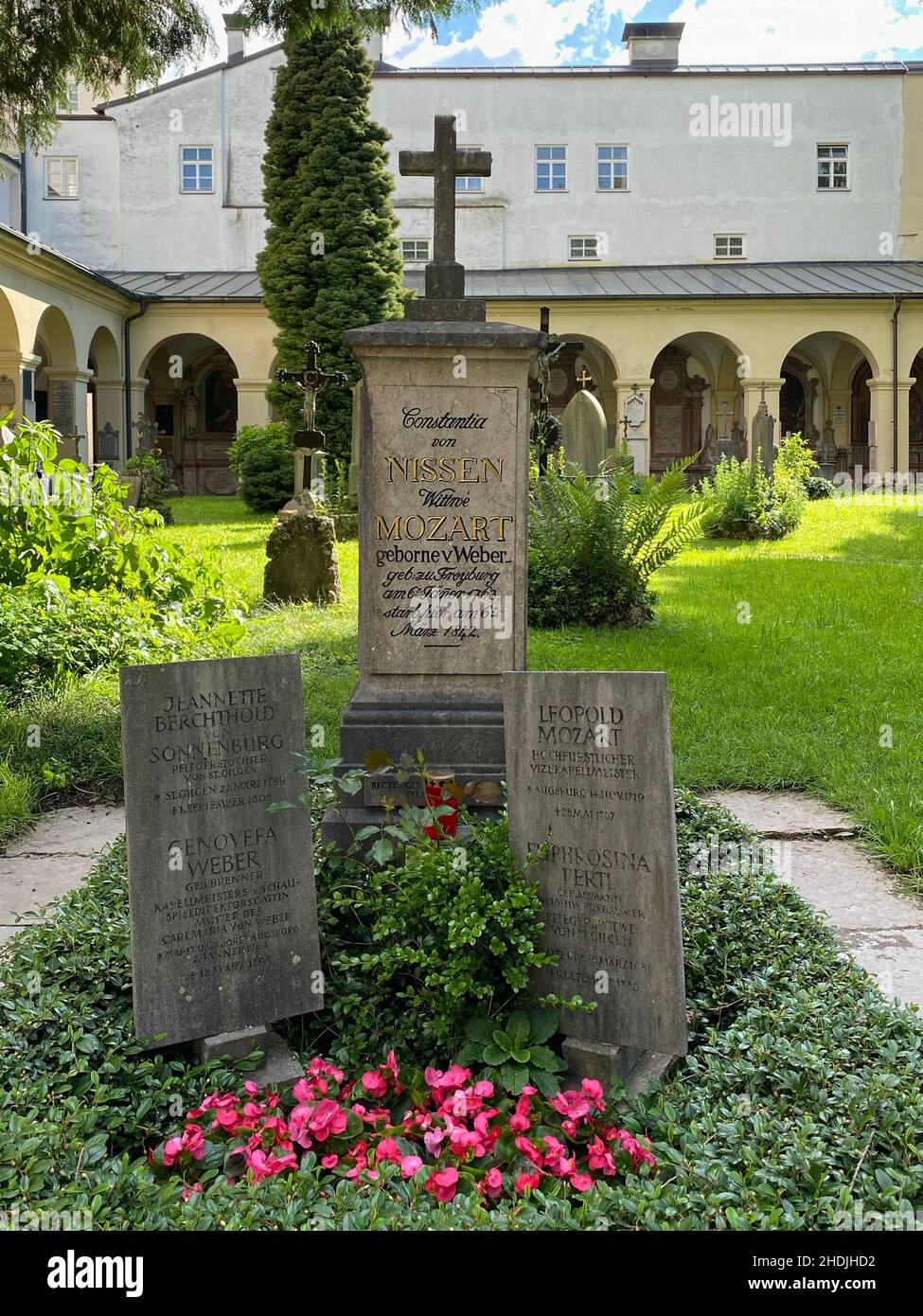 Mozarts grave hi-res stock photography and images - Alamy