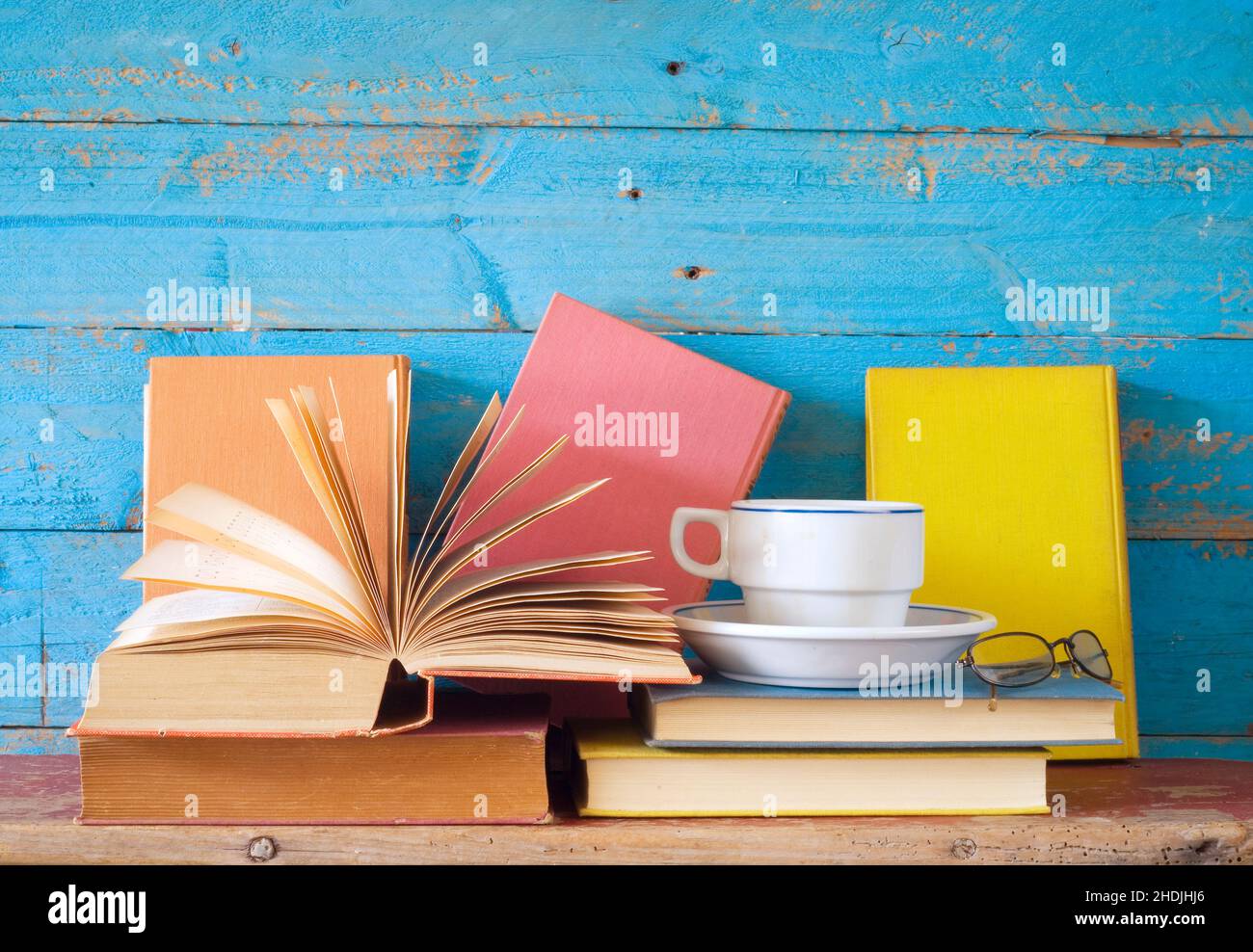 Stacking of cups hi-res stock photography and images - Alamy