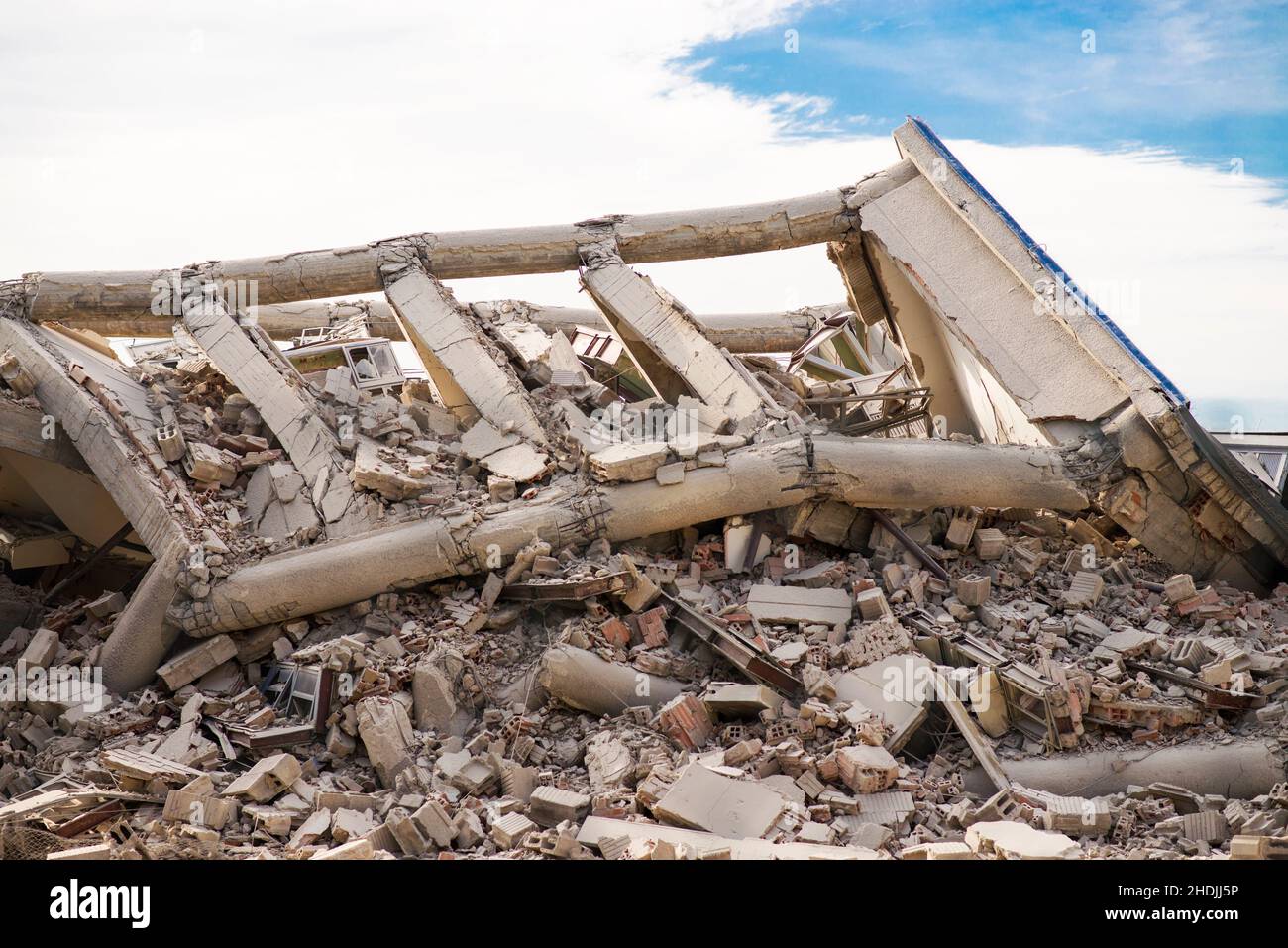 Building collapse city hi-res stock photography and images - Alamy