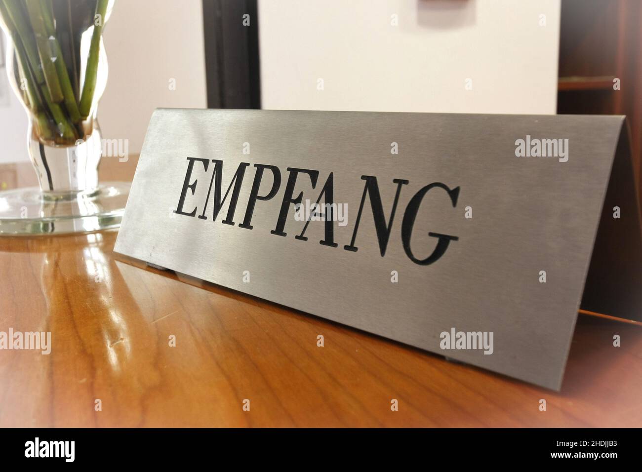 Reception desks hi-res stock photography and images - Alamy