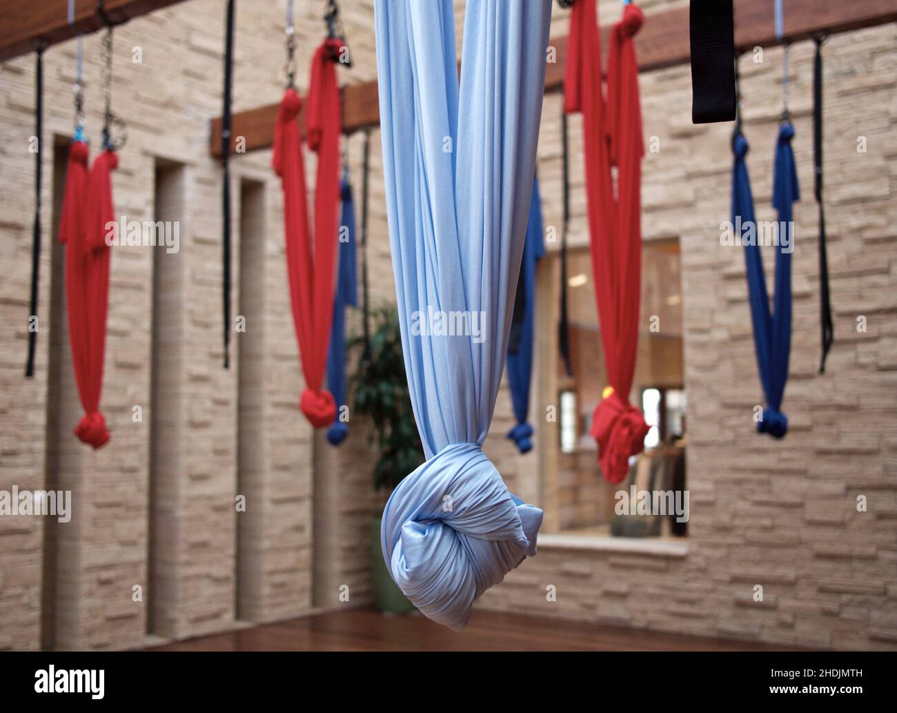 Aerial silks hi-res stock photography and images - Alamy