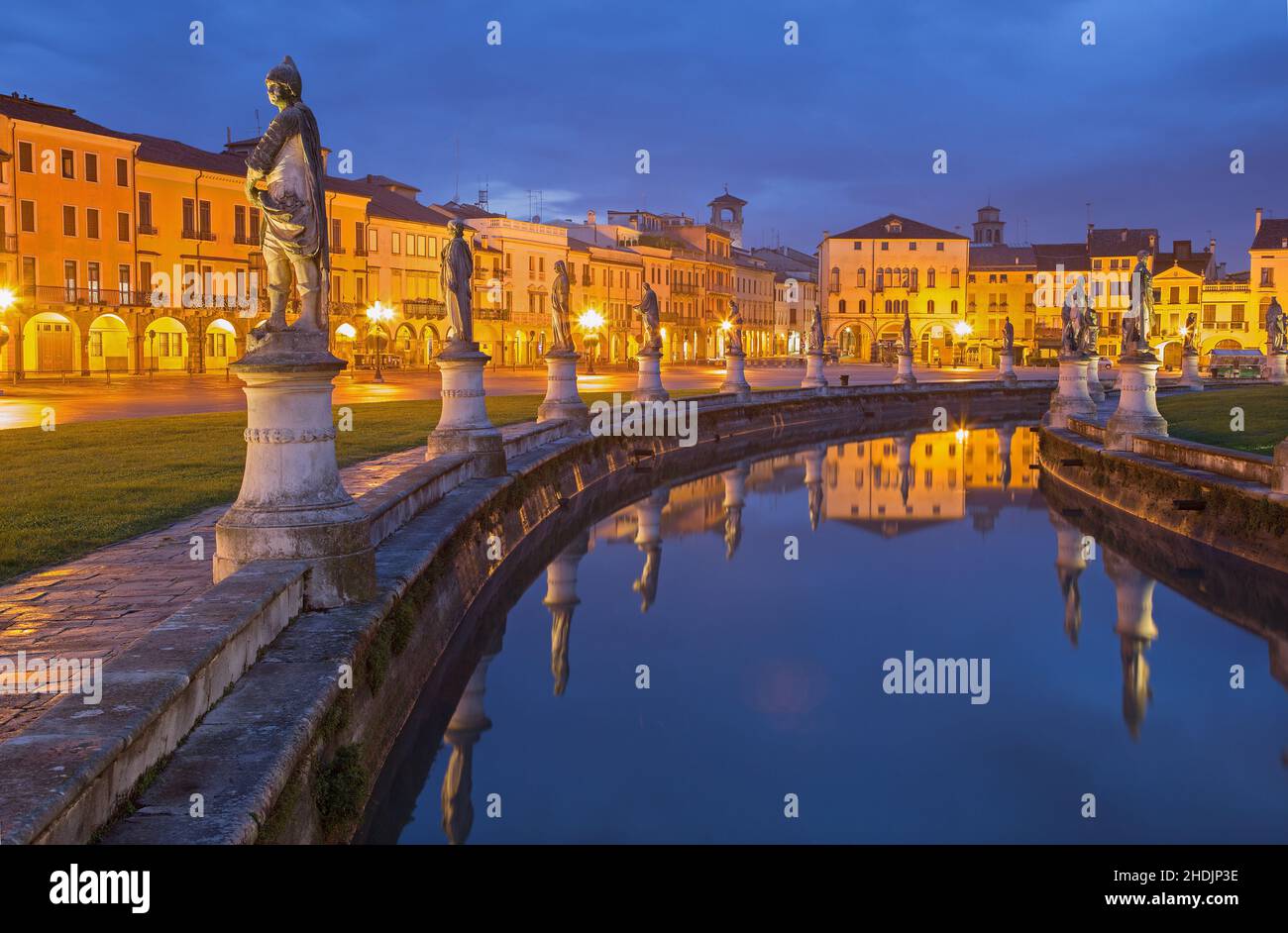 pools, padua, prato della valle, pool, paduas Stock Photo - Alamy