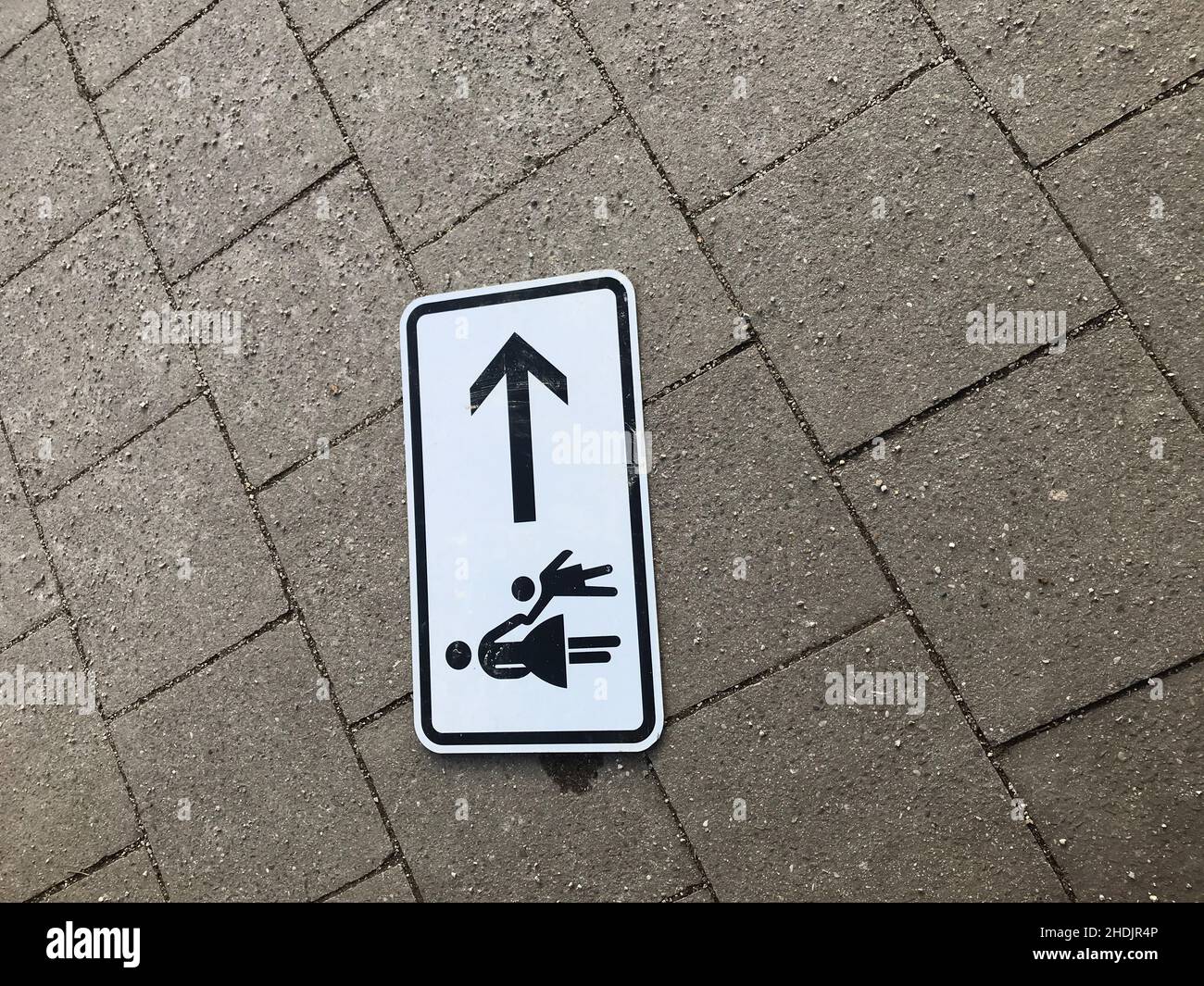 footpath sign, pedestrian, footpath signs, pedestrians Stock Photo - Alamy