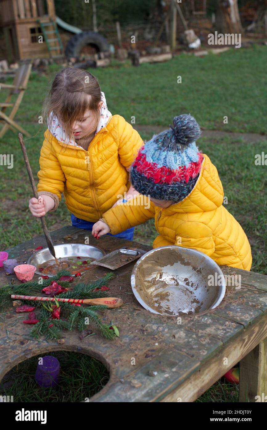 Kids playing in mud hi-res stock photography and images - Alamy