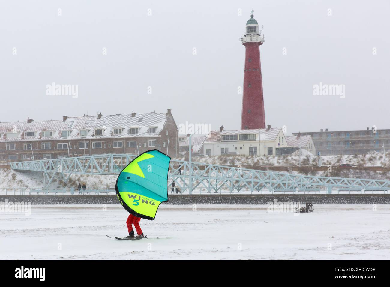 SCHEVENINGEN - Snow winging, a combination of snowboarding and surfing ...