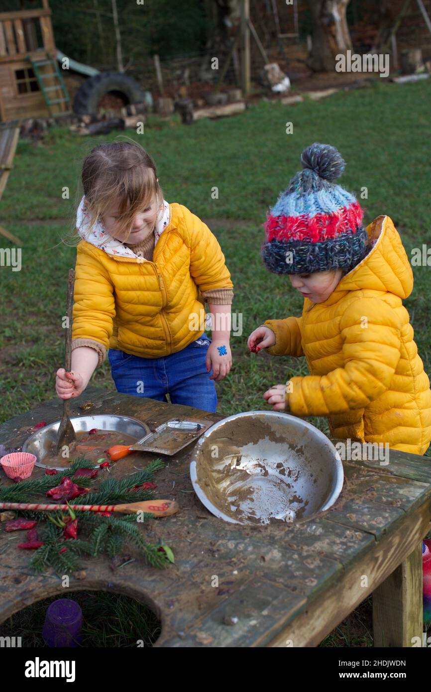 Kids playing in mud hi-res stock photography and images - Alamy