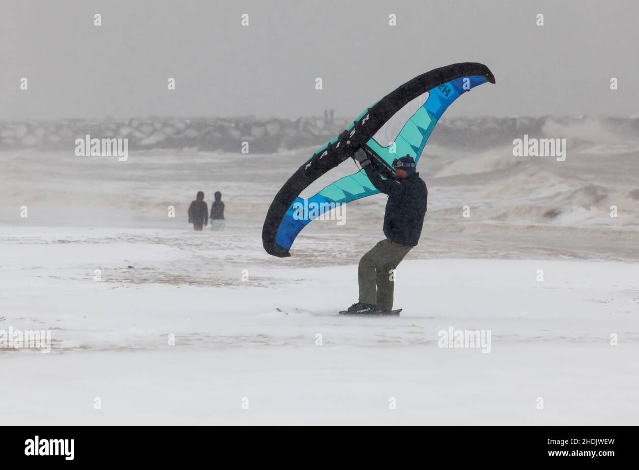 SCHEVENINGEN - Snow winging, a combination of snowboarding and surfing ...